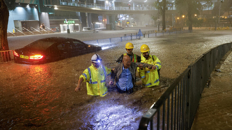Las inundaciones inéditas en Hong Kong causan dos muertos y más de un centenar de heridos